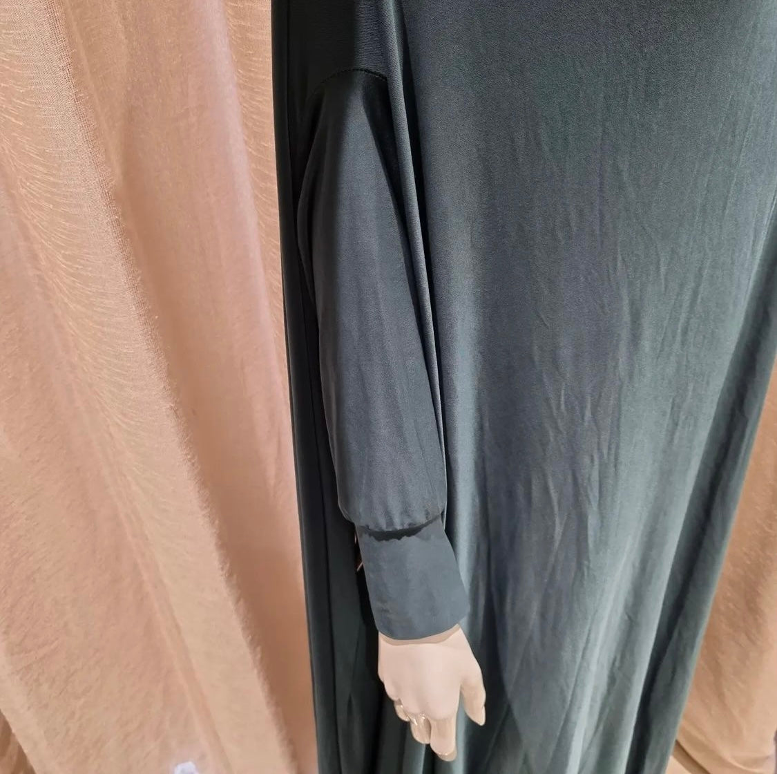 Ladies Burqa with Sleeves – Arabiana