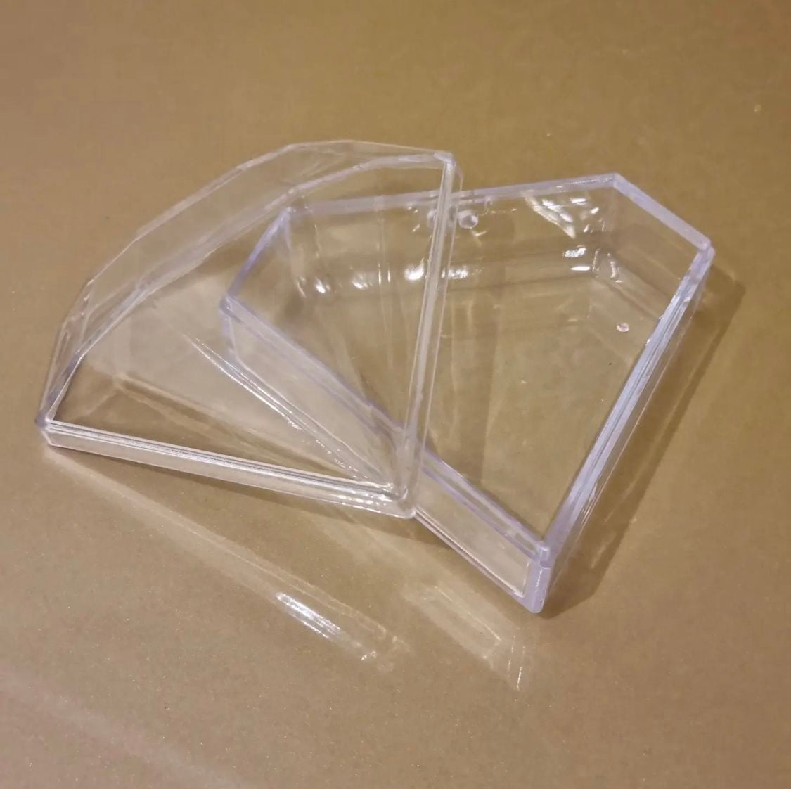 Diamond Shaped Plastic Container – Arabiana
